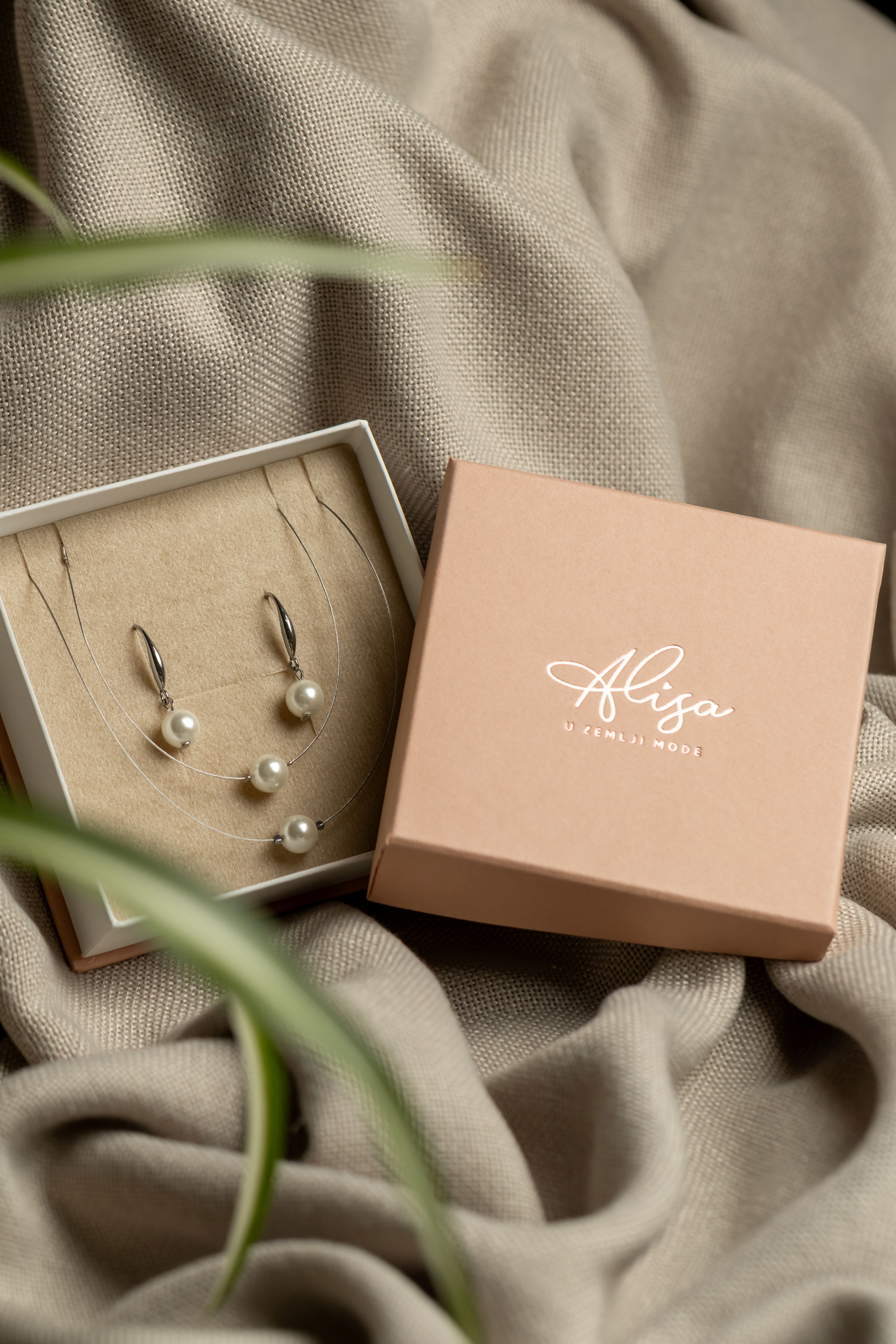 Silver set – Alisa u Zemlji Mode